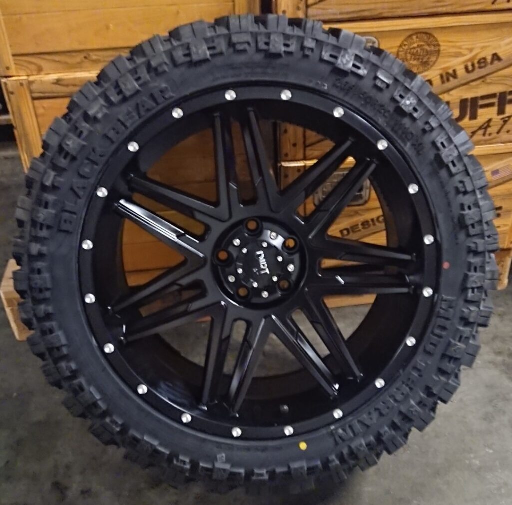 4x Felgen Dirt D62 9×20 ET25 5×120 + 4x Reifen Black Bear MT 265/50/20 ...